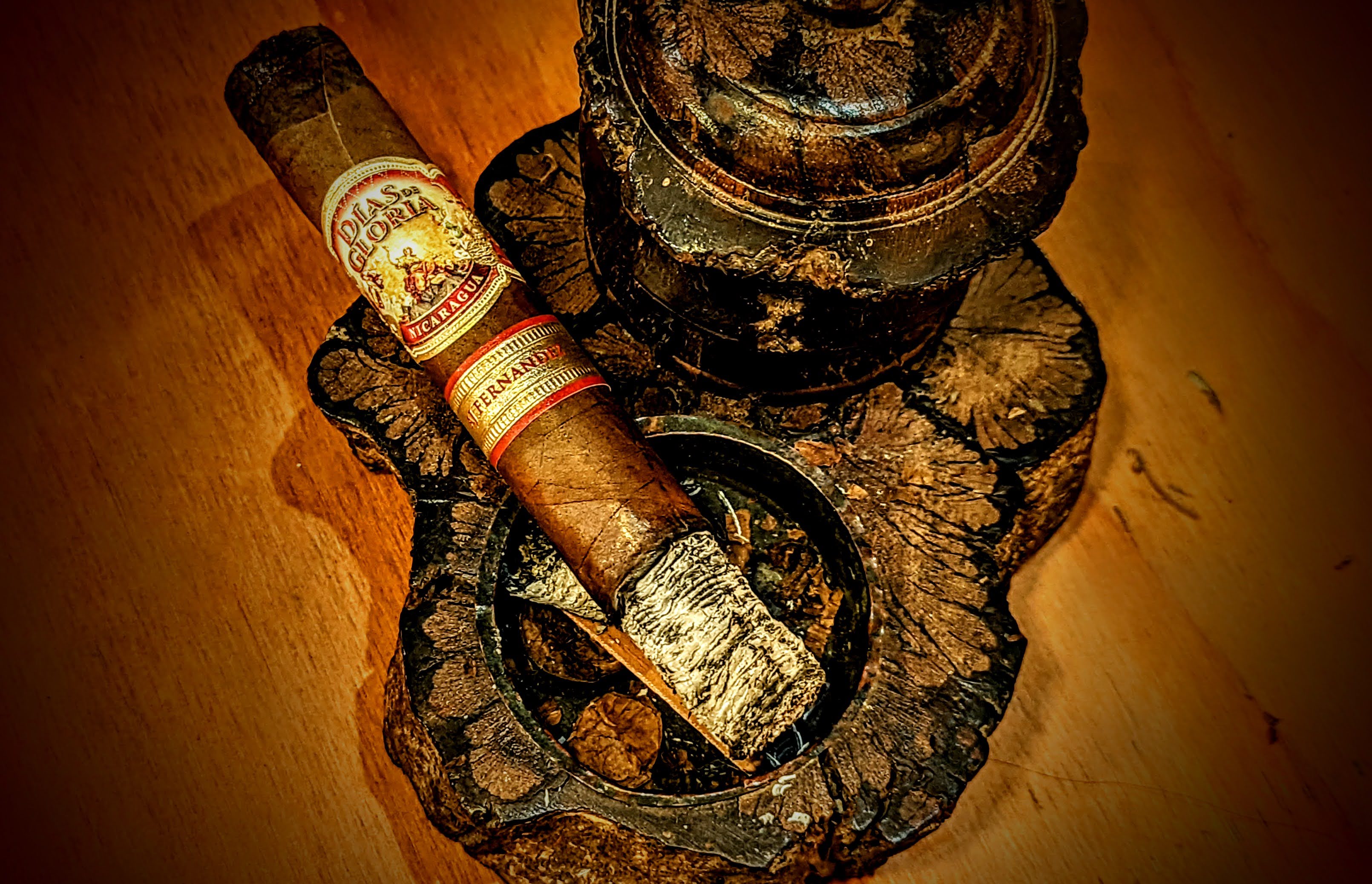 AJ Fernandez "Dias de Gloria" Review: Cedar Spice Autumn Cigar Glory ...